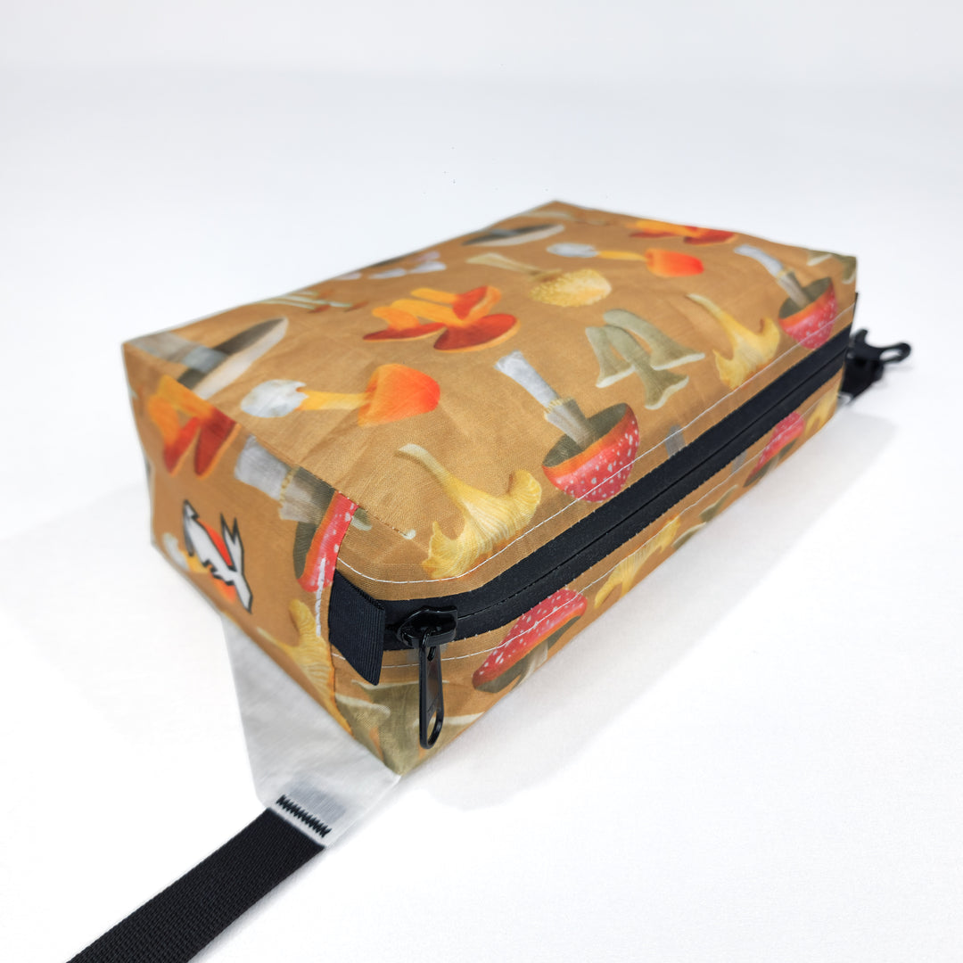 Fanny Pack v1.5 "Botany Poster" – High Tail Designs