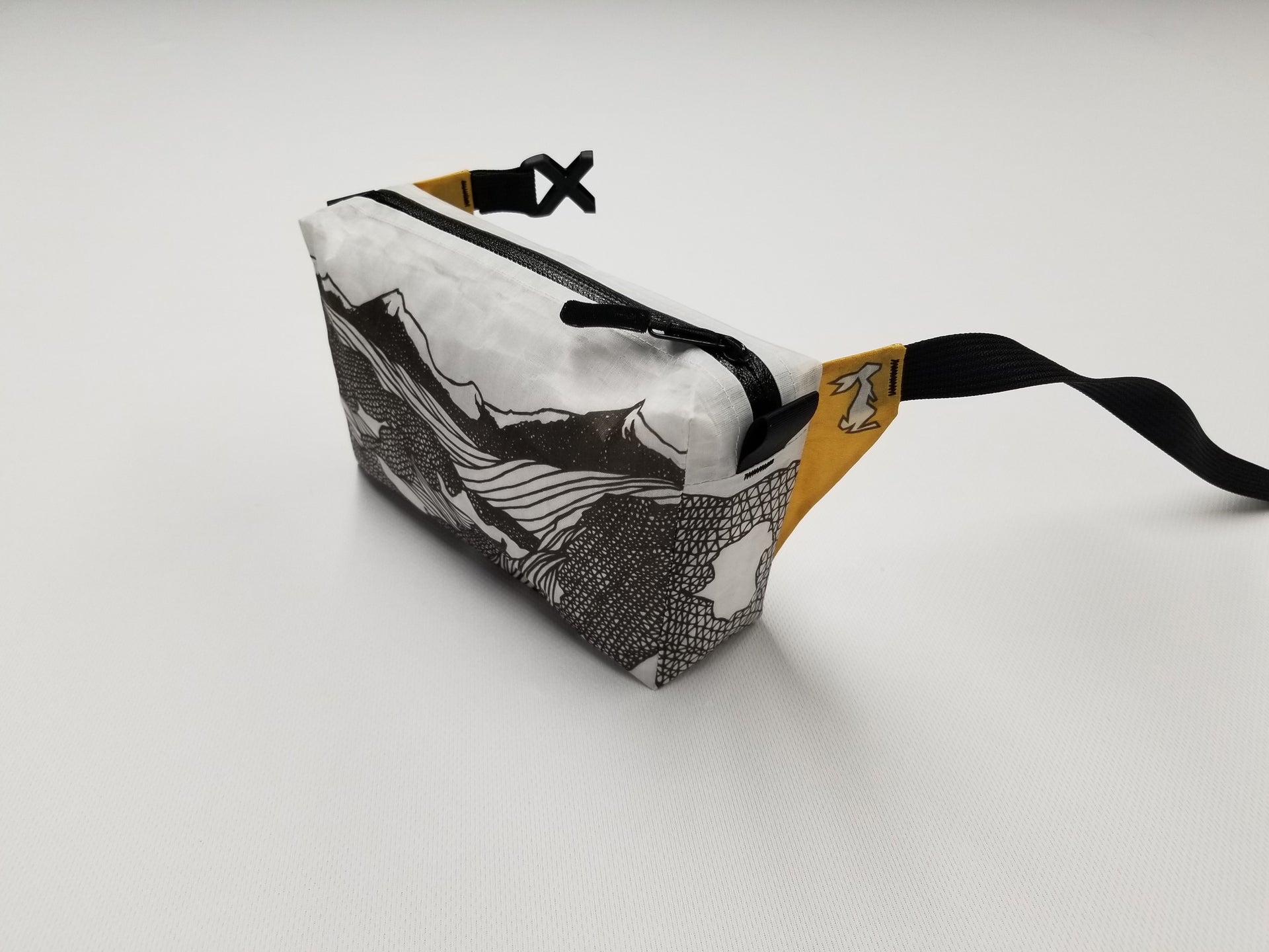 The Ultralight Fanny Pack "Low Poly" – High Tail Designs