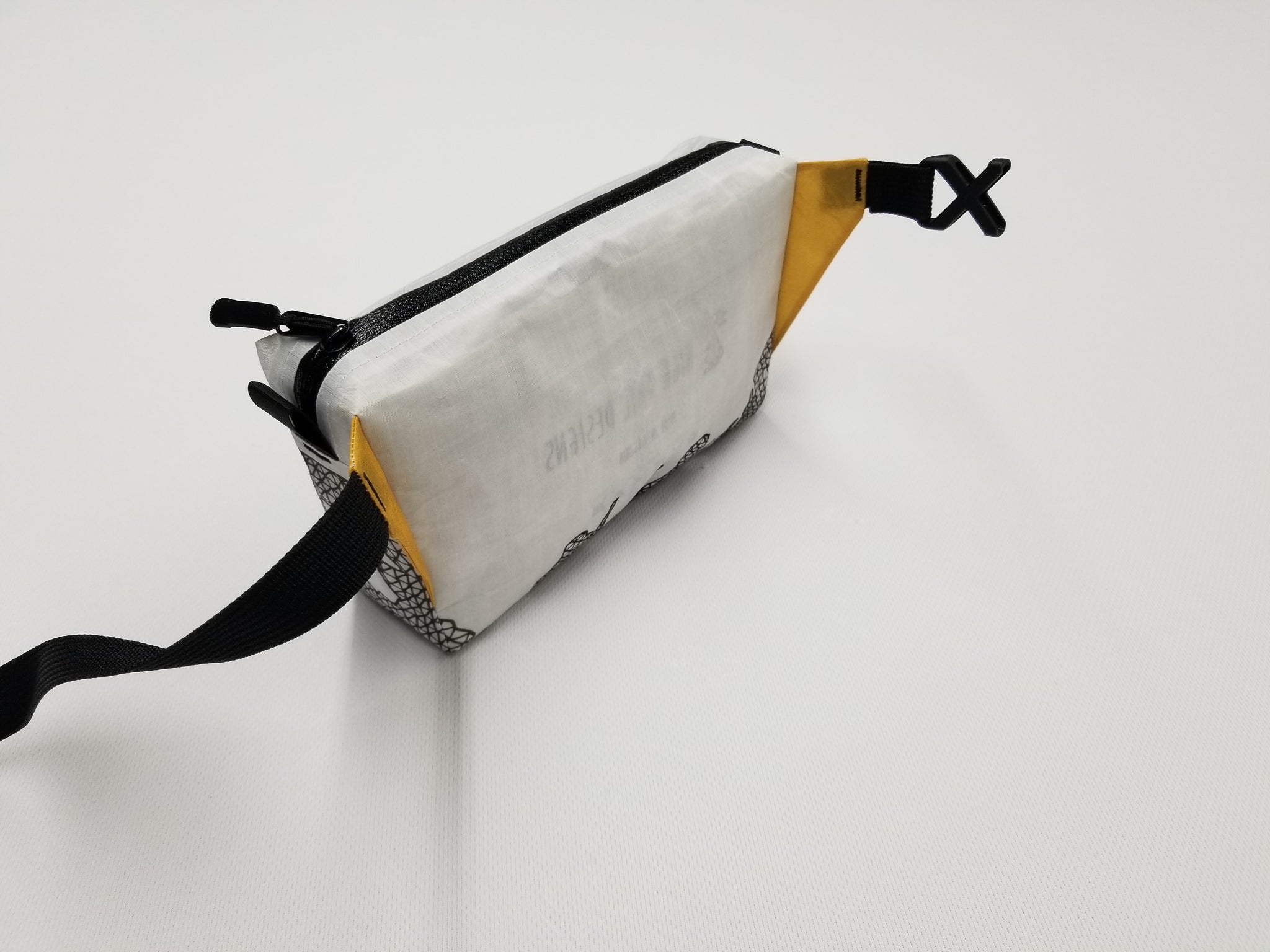 The Ultralight Fanny Pack "Low Poly" – High Tail Designs